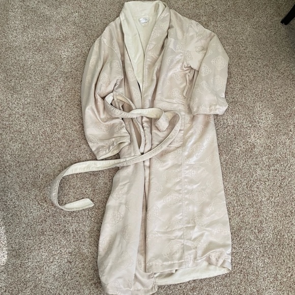 the robe works | Other | Gorgeous Mgm Mansion Robe One Size Long | Poshmark